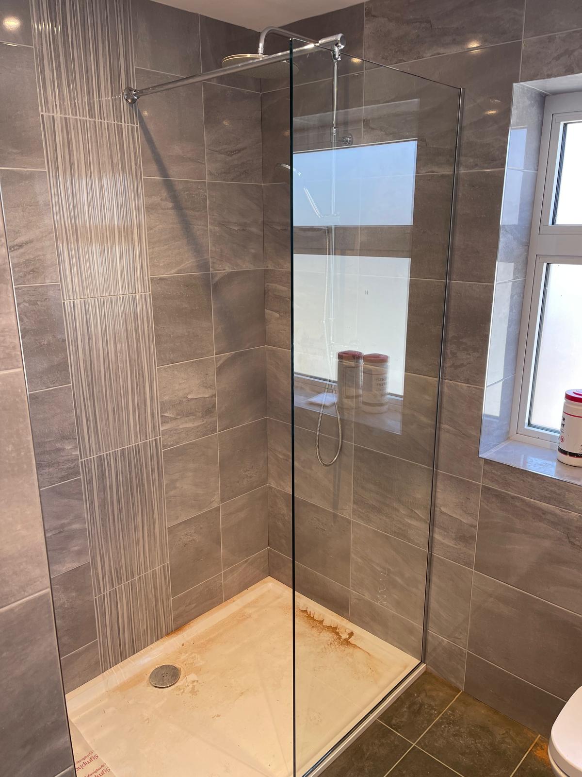 Bespoke Modern Shower Screens for Stylish Bathrooms